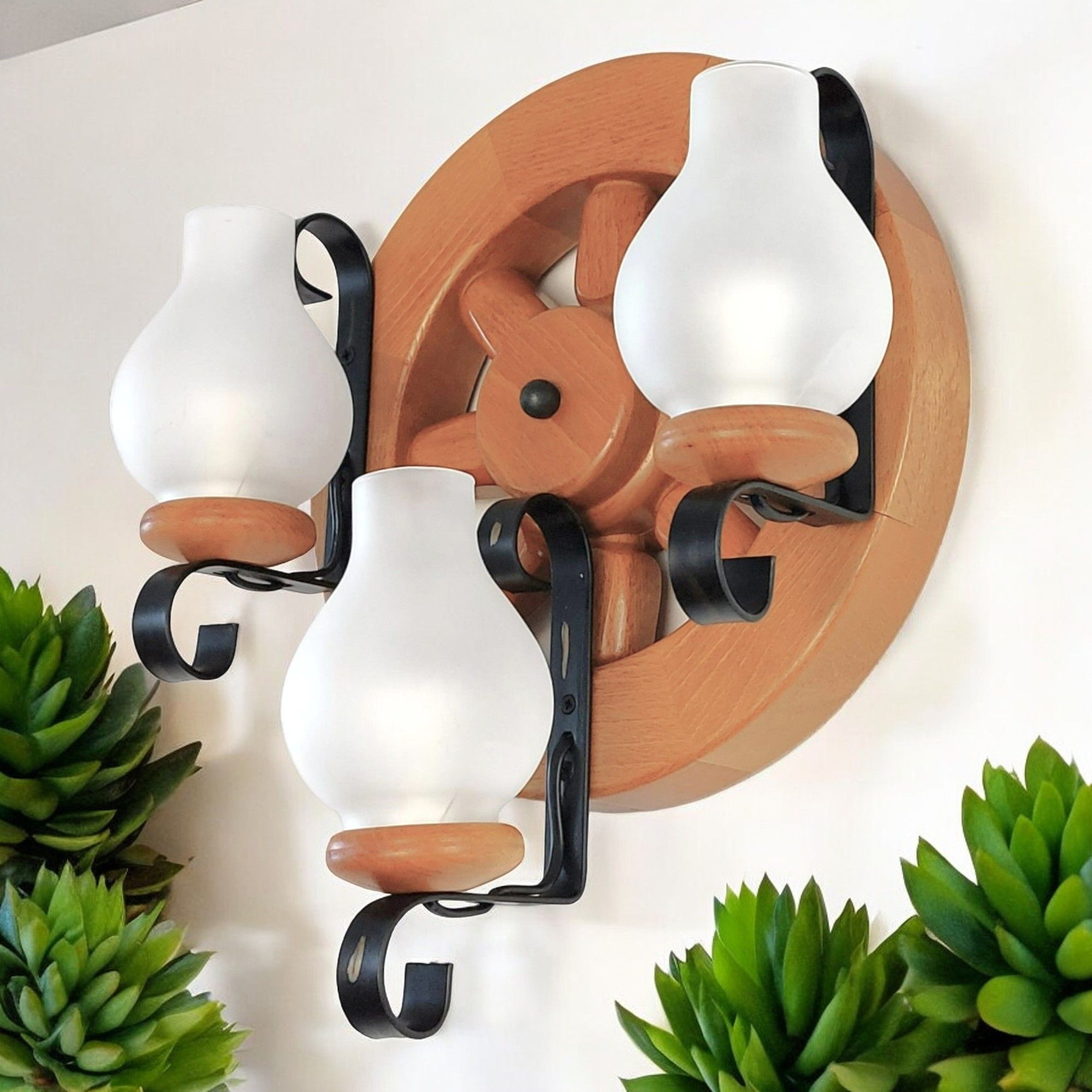 Aplica de perete rustica fabricata manual din lemn Roata